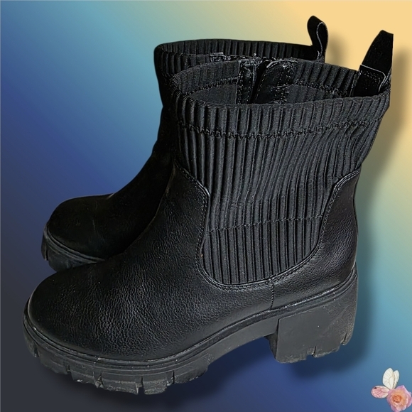 torrid | Shoes | Torrid Black Leather Ankle Boots Size 7ww Extra Wide ...